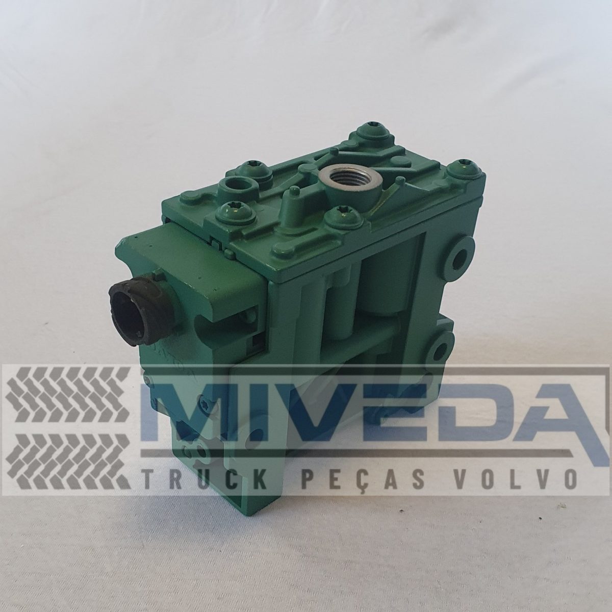 BOMBA D`AGUA VOLVO FH D12 SCHADEK (8170305) - Miveda