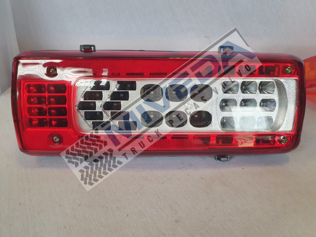 LANTERNA TRASEIRA VOLVO FH FM VM LED (GAUER) - Miveda