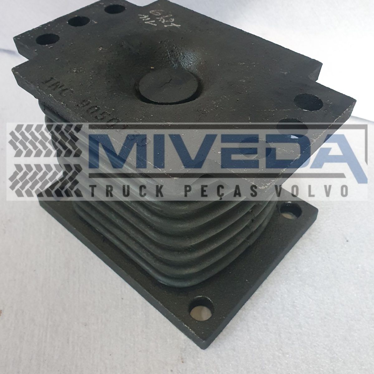 BARRA REAÇÃO EM "V" SUSPENÇÃO TRASEIRA VOLVO FH FM VM 20741703 - Miveda